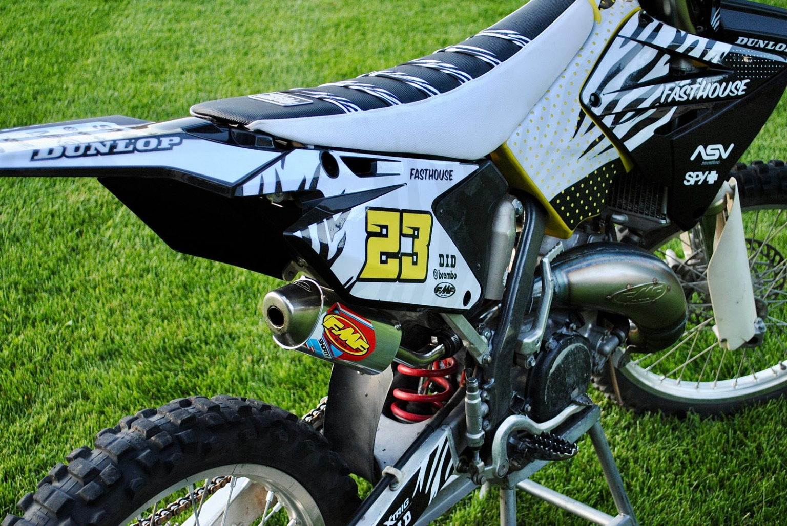 How to Choose the Right Dirt Bike Graphics Kit – OMXGraphics